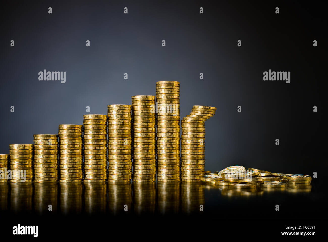 Gold money hi-res stock photography and images - Alamy