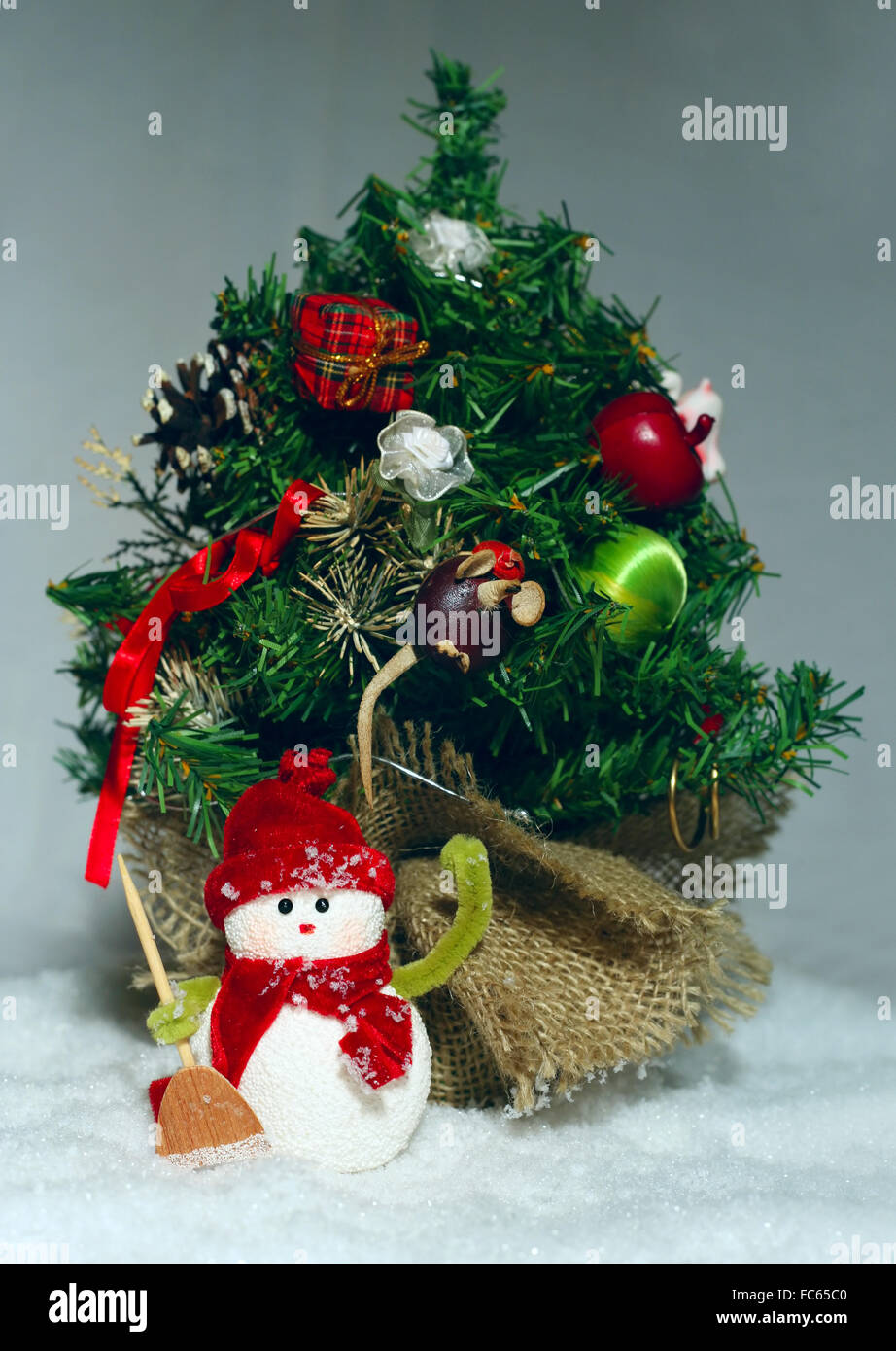 Snowman in snow Stock Photo - Alamy