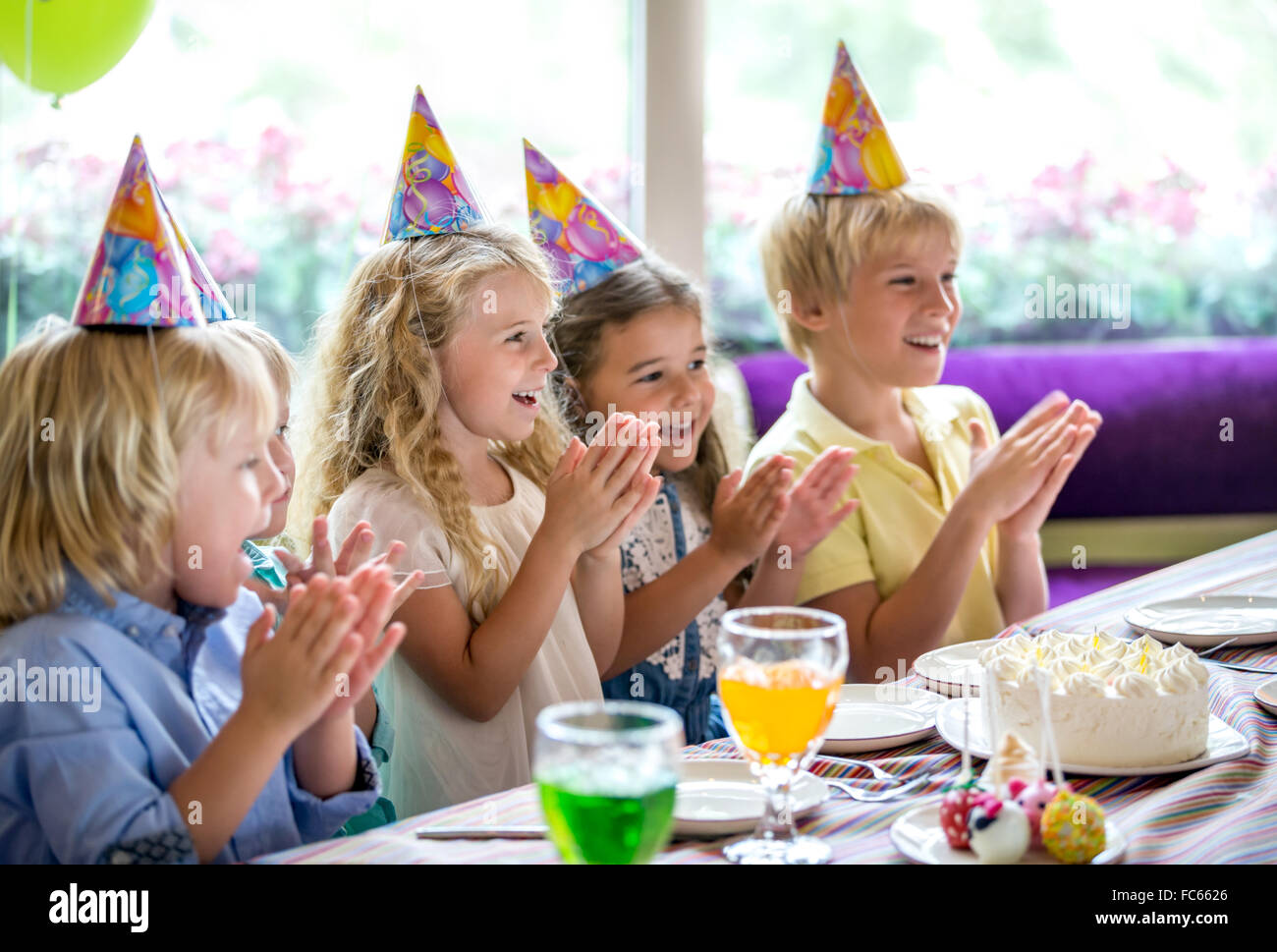 Applause hi-res stock photography and images - Alamy