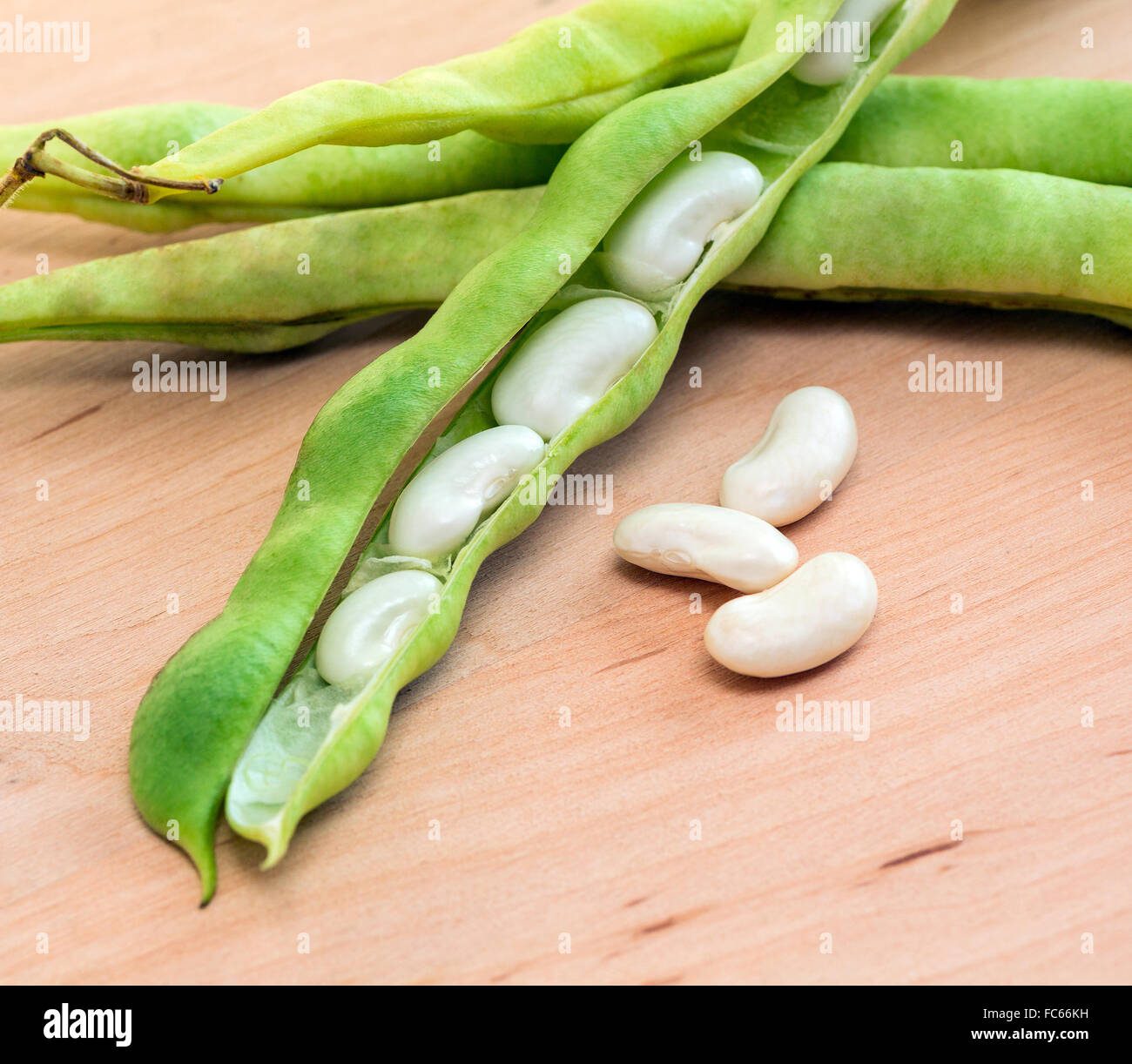 White beans, pod Stock Photo - Alamy