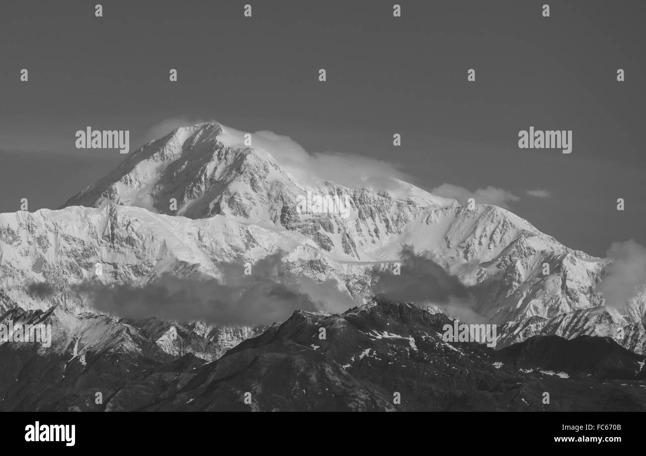 Mount denali mckinley usa Black and White Stock Photos & Images - Alamy