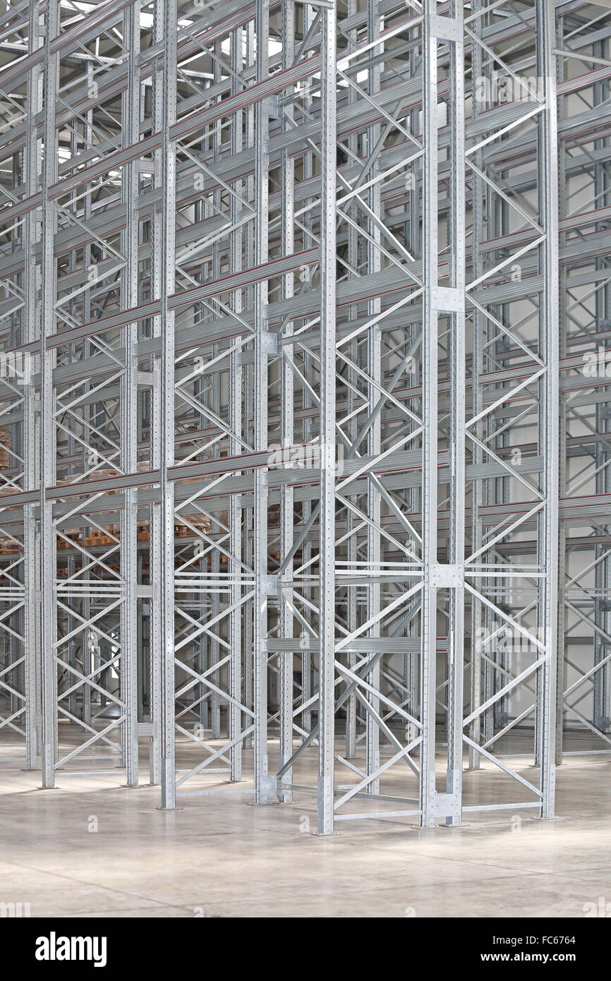 Empty warehouse racks hi-res stock photography and images - Alamy