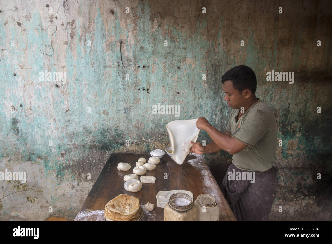 ASIA MYANMAR MYINGYAN RESTAURANT FOOD Stock Photo - Alamy