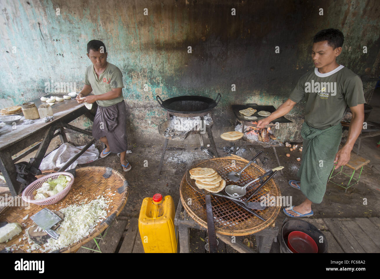 ASIA MYANMAR MYINGYAN RESTAURANT FOOD Stock Photo - Alamy