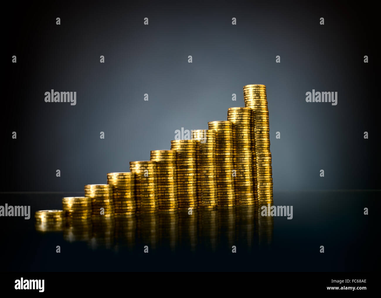 Gold money hi-res stock photography and images - Alamy
