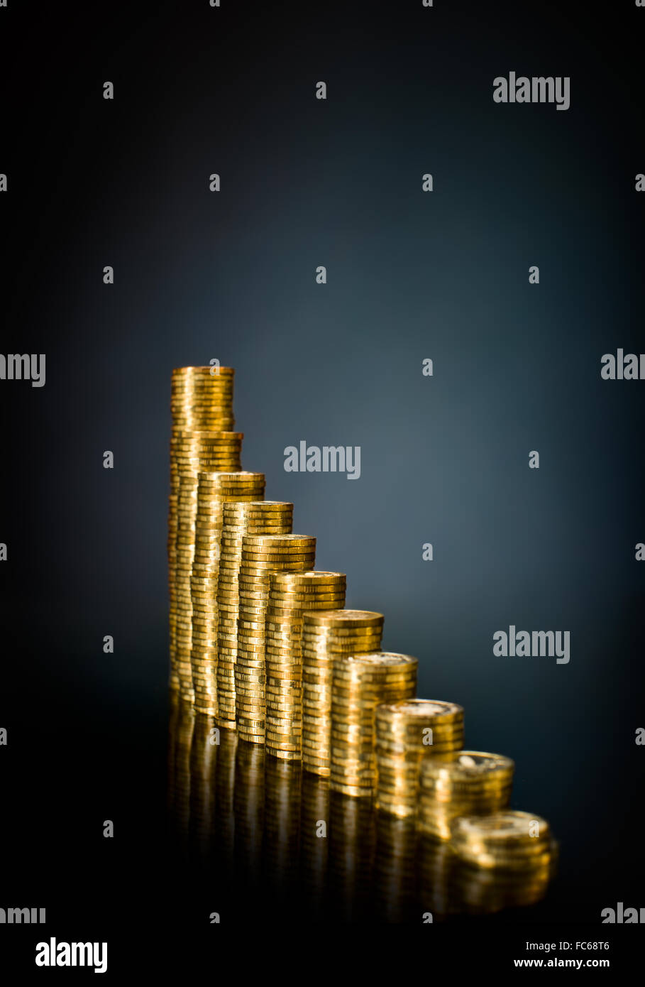 Gold money hi-res stock photography and images - Alamy