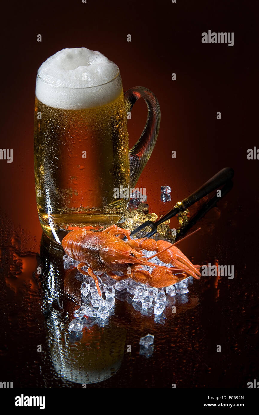 Beer And Crawfish Stock Photo - Alamy