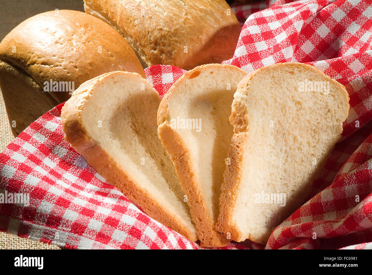 Checkered tablecloth hi-res stock photography and images - Alamy