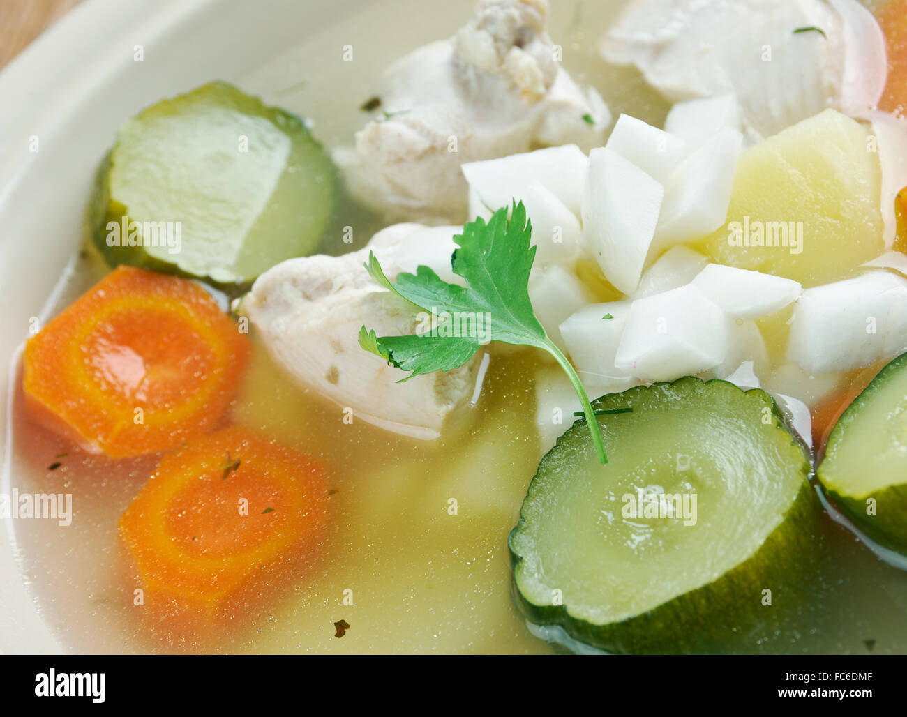 Caldo de pollo Stock Photo - Alamy