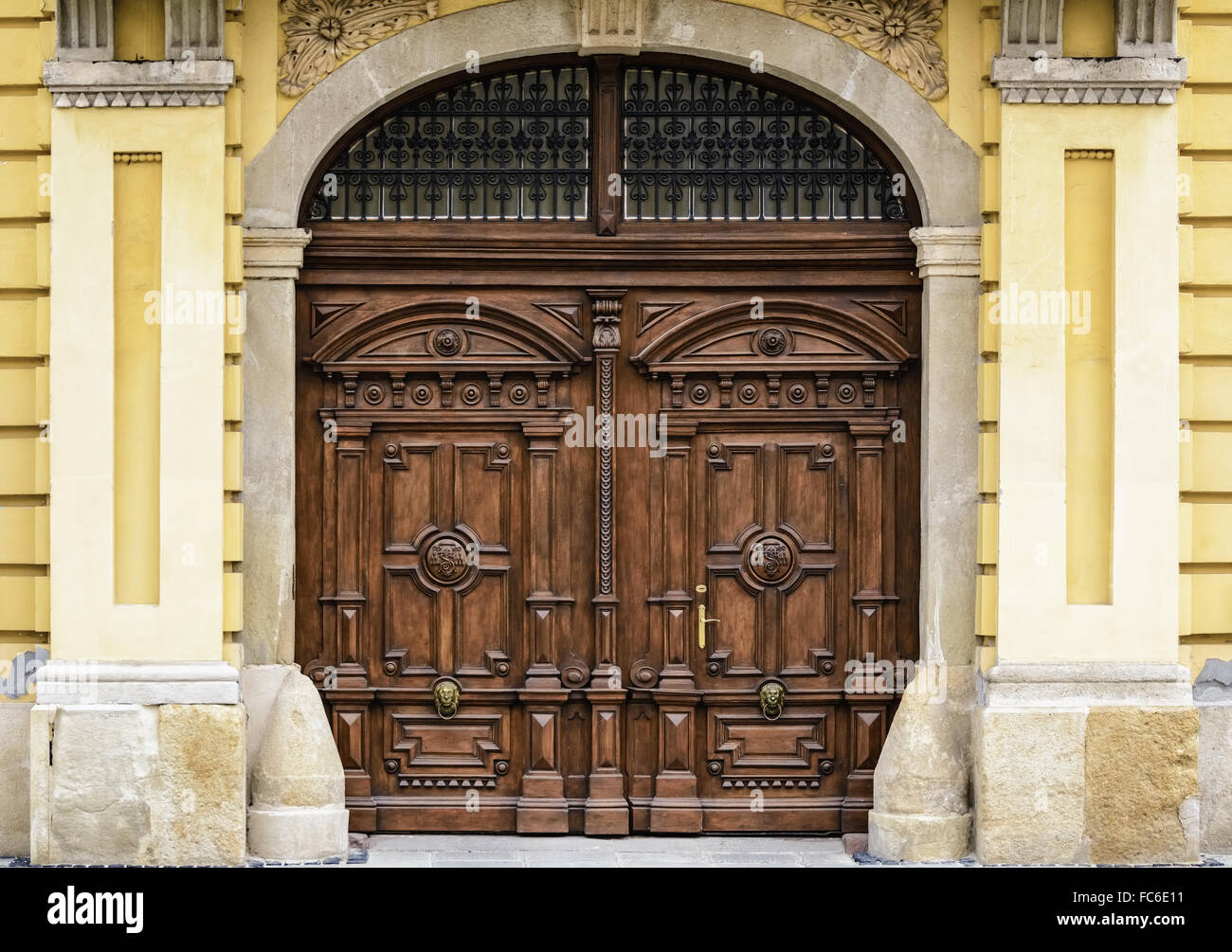 Gate threshold hi-res stock photography and images - Alamy