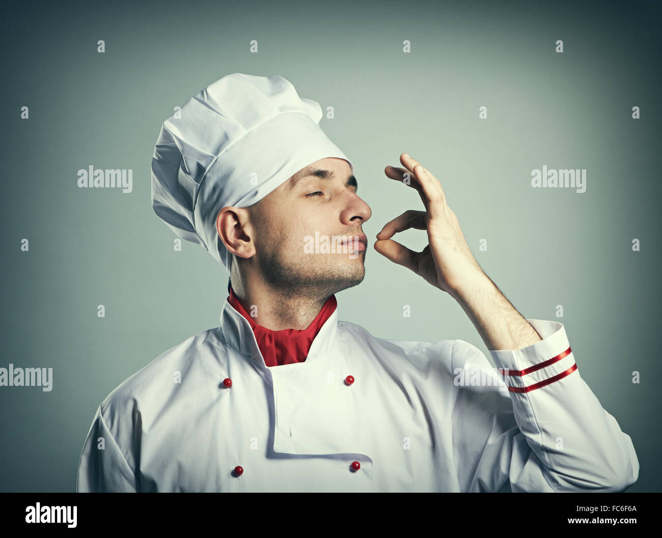Male chef kissing fingers Stock Photo - Alamy