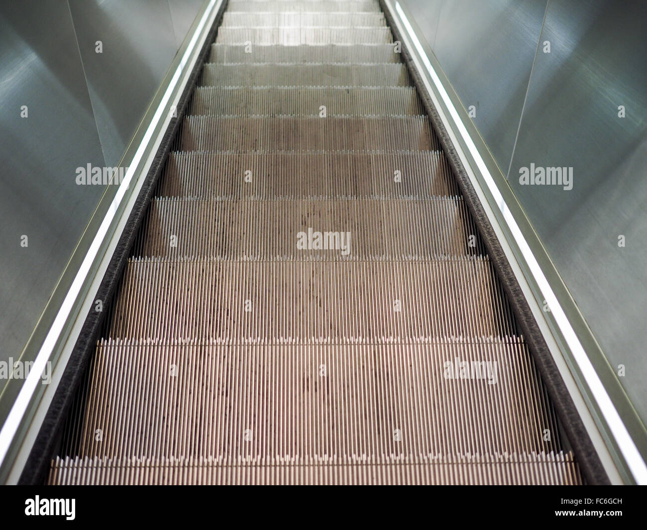 Escalator stair hi-res stock photography and images - Alamy