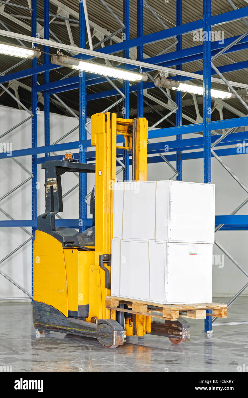Forklift pallet hi-res stock photography and images - Alamy
