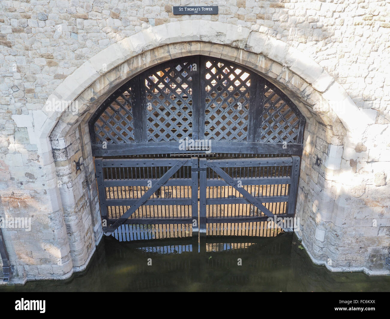 London medieval gates hi-res stock photography and images - Alamy