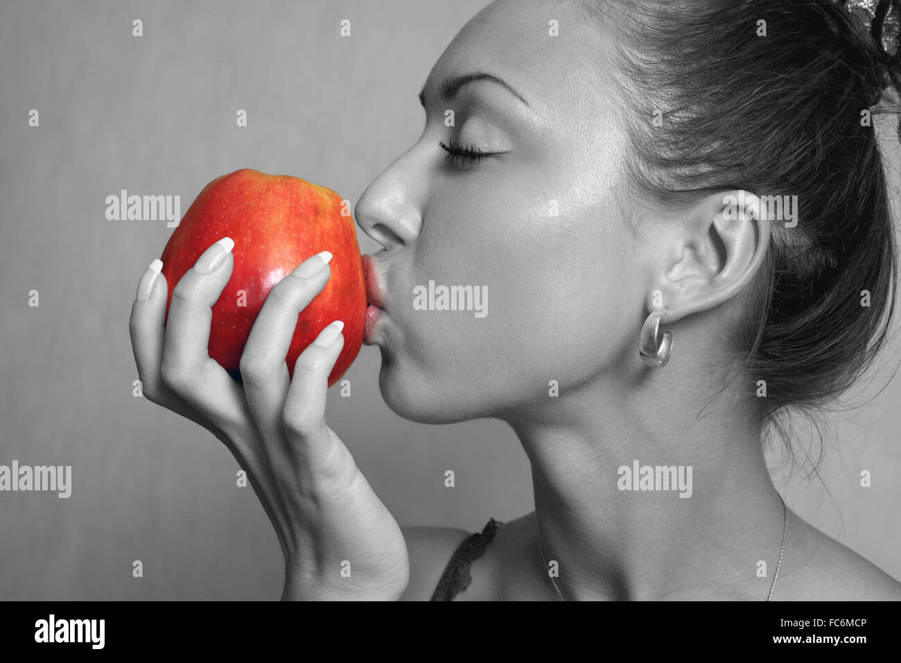 Apple kiss hi-res stock photography and images - Alamy