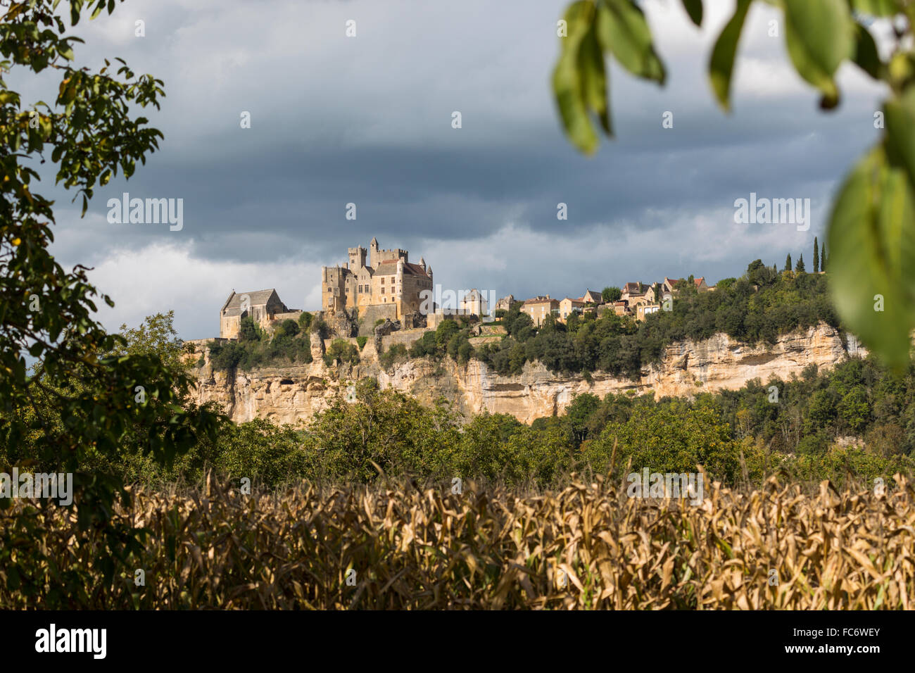 Chateau de Beynac, Beynac-et-Cazenac, Dordogne, France Stock Photo - Alamy