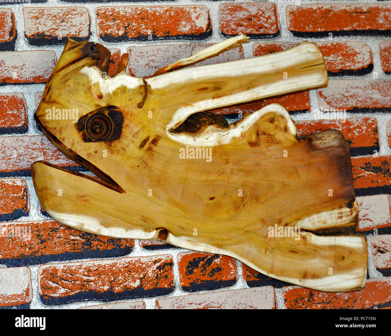 Carved wood fish hi-res stock photography and images - Alamy