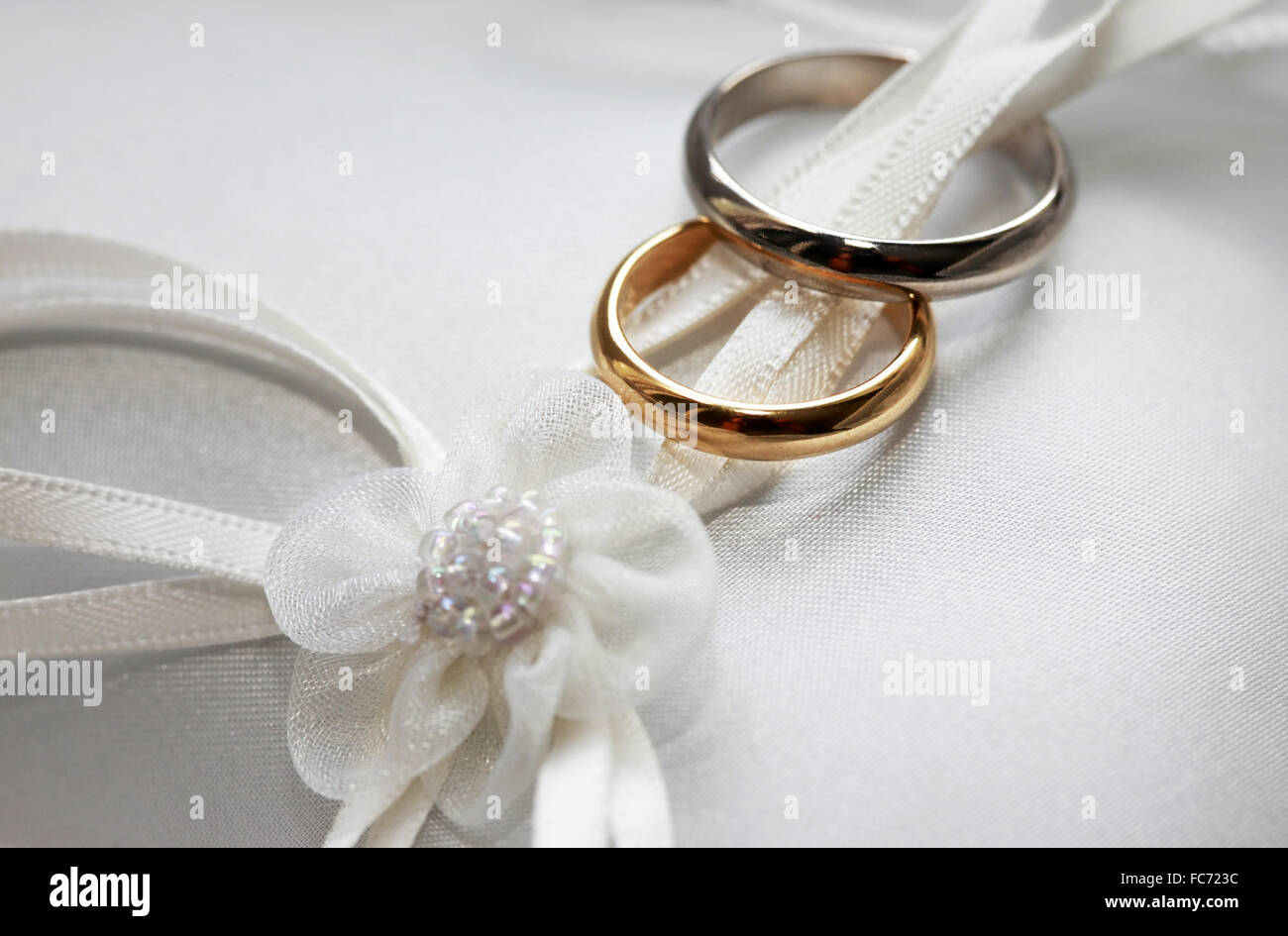 Golden wedding rings forever hi-res stock photography and images - Alamy
