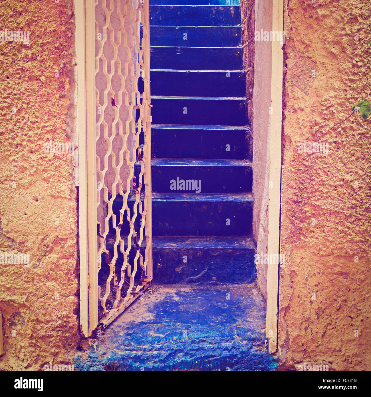 Ancient door open hi-res stock photography and images - Alamy