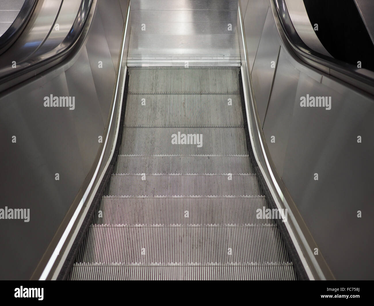 Escalator stair hi-res stock photography and images - Alamy