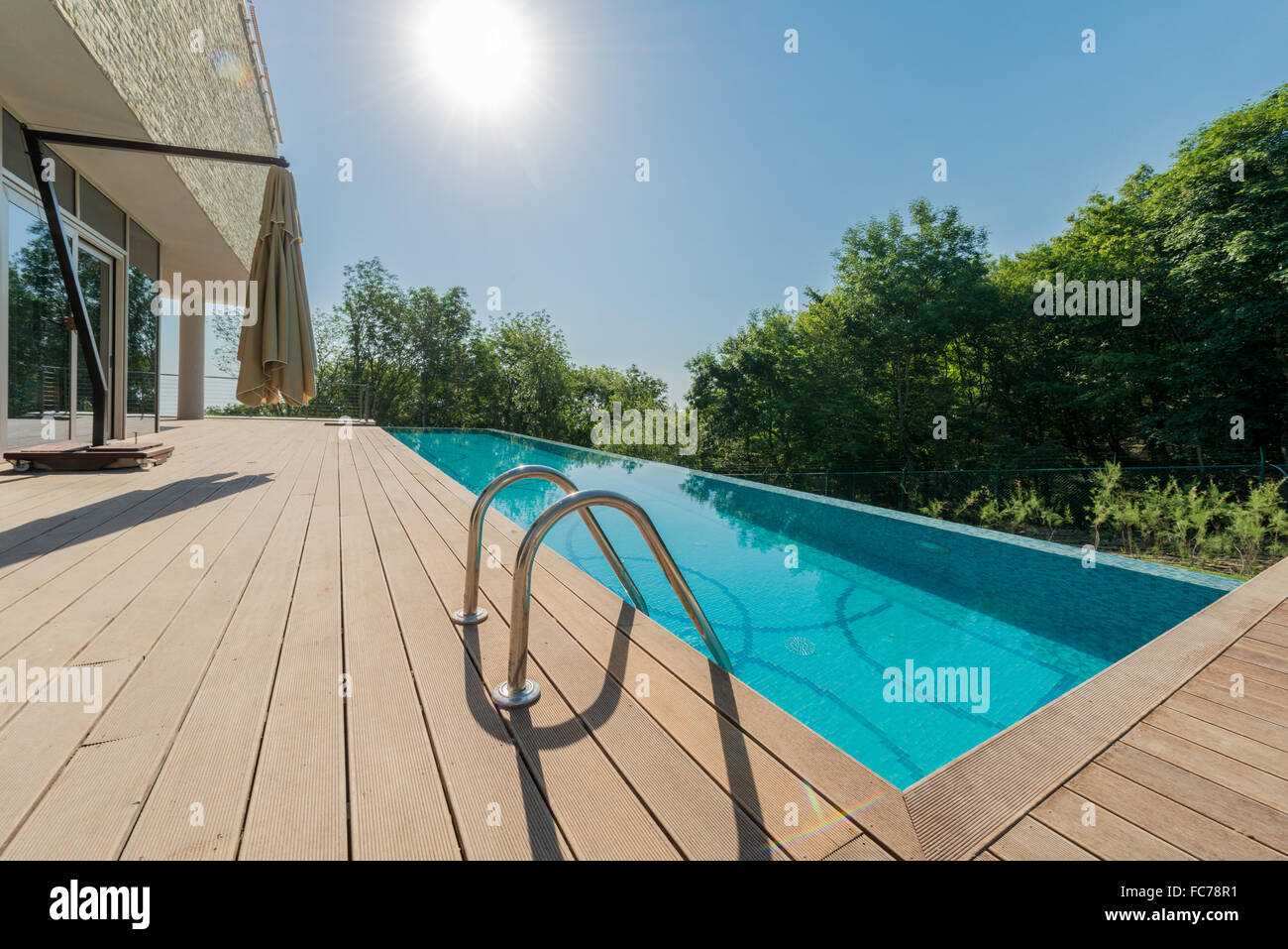 Infinity pool on the bright summer day Stock Photo - Alamy