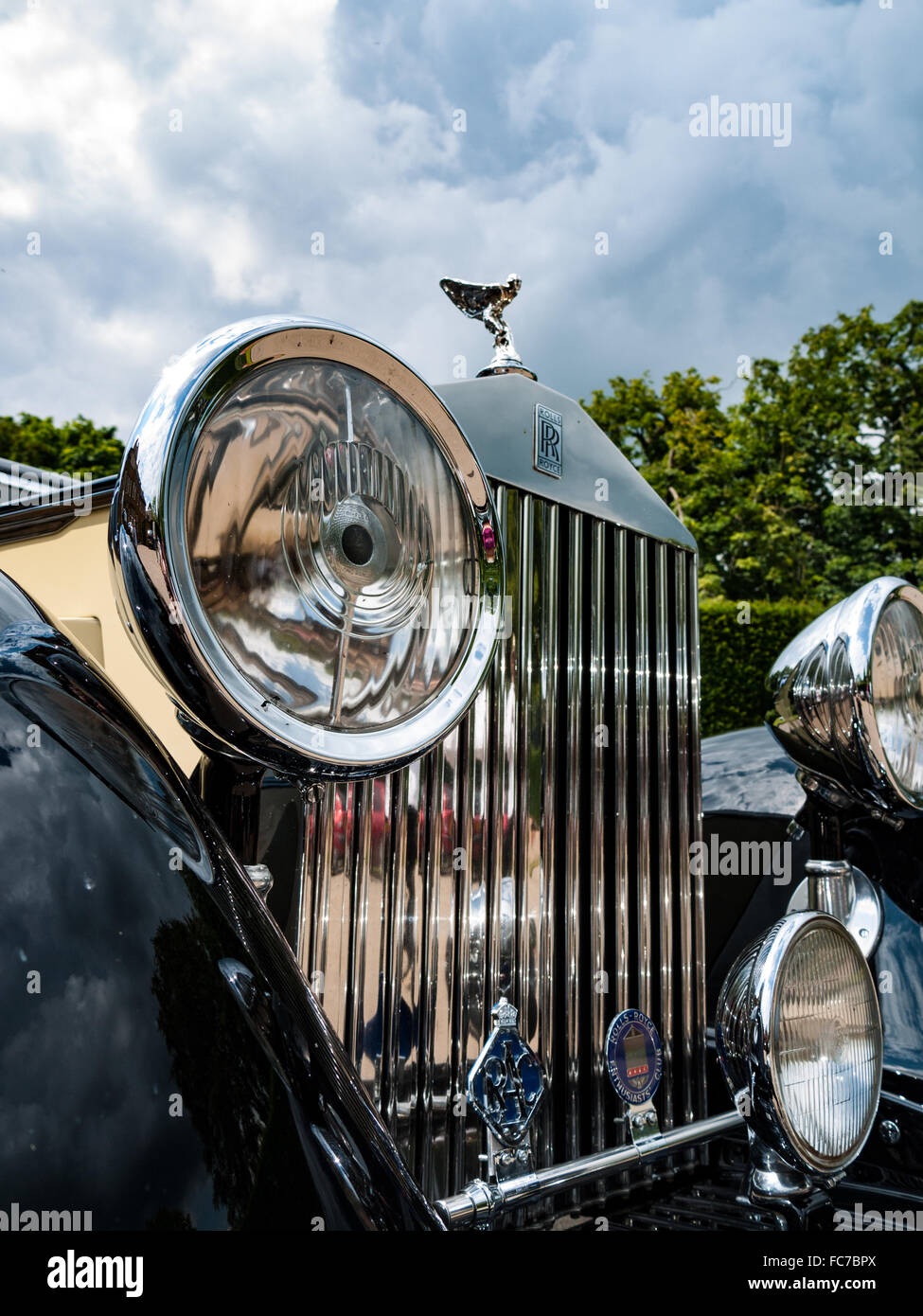 Rolls royce grill hi-res stock photography and images - Alamy