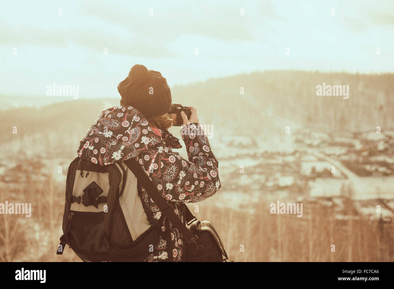 Person photographing landscape hi-res stock photography and images - Alamy