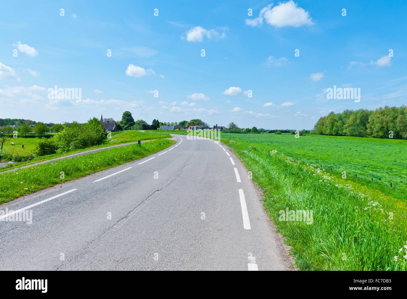 Dam with road hi-res stock photography and images - Alamy