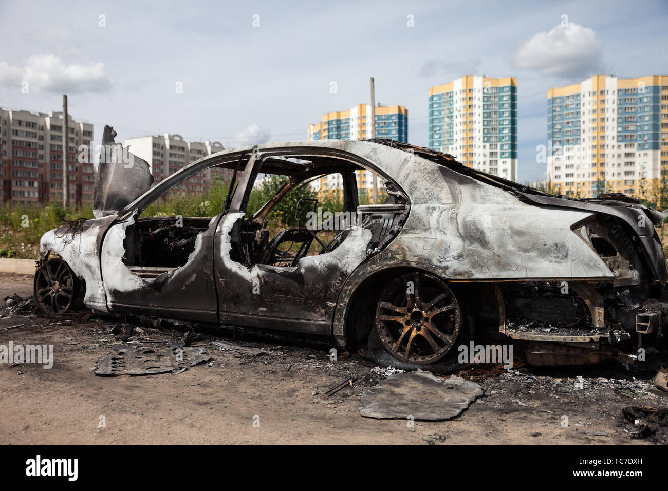 Arson fire burnt wheel car vehicle junk Stock Photo - Alamy
