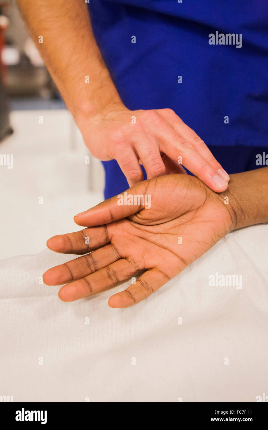 Pulse checking emt hi-res stock photography and images - Alamy