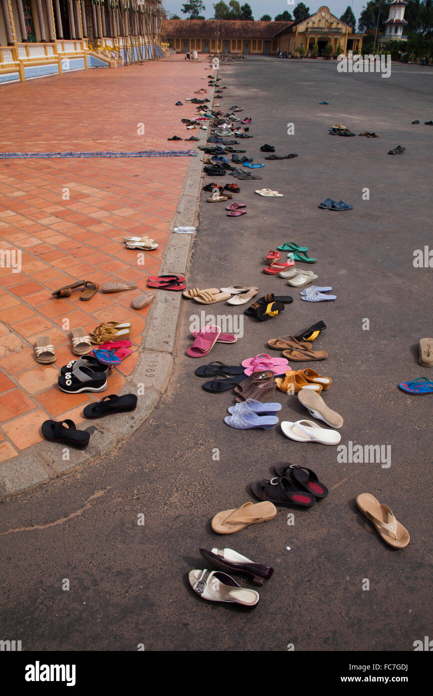 Footwear outside temple hi-res stock photography and images - Alamy