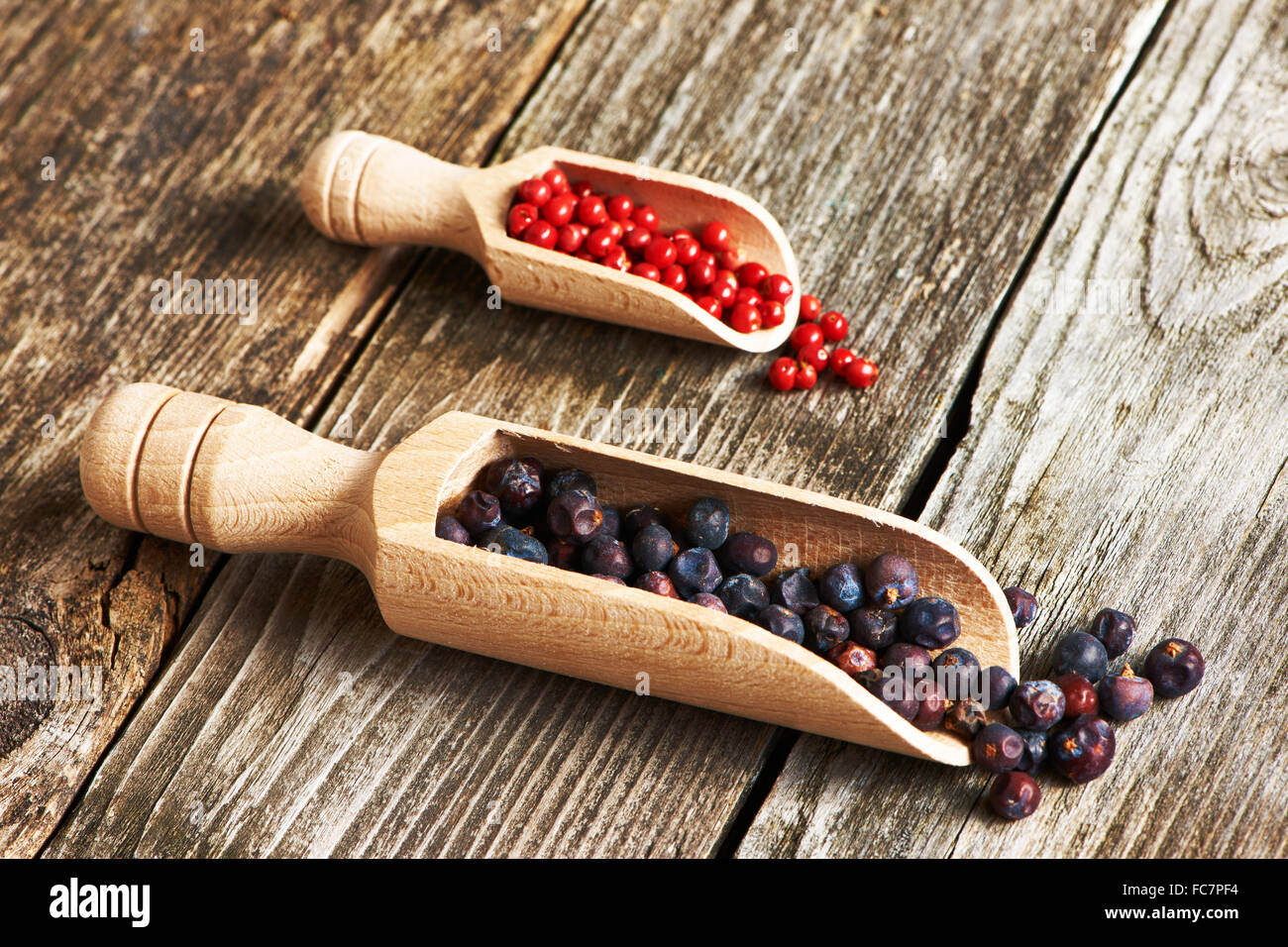 Juniper berries and rose pepper Stock Photo - Alamy
