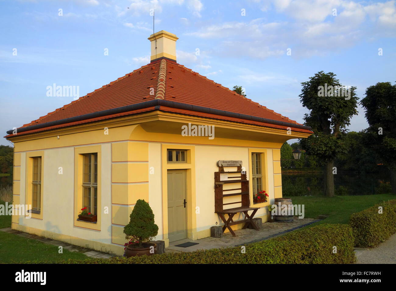 Castle guardhouse hi-res stock photography and images - Alamy