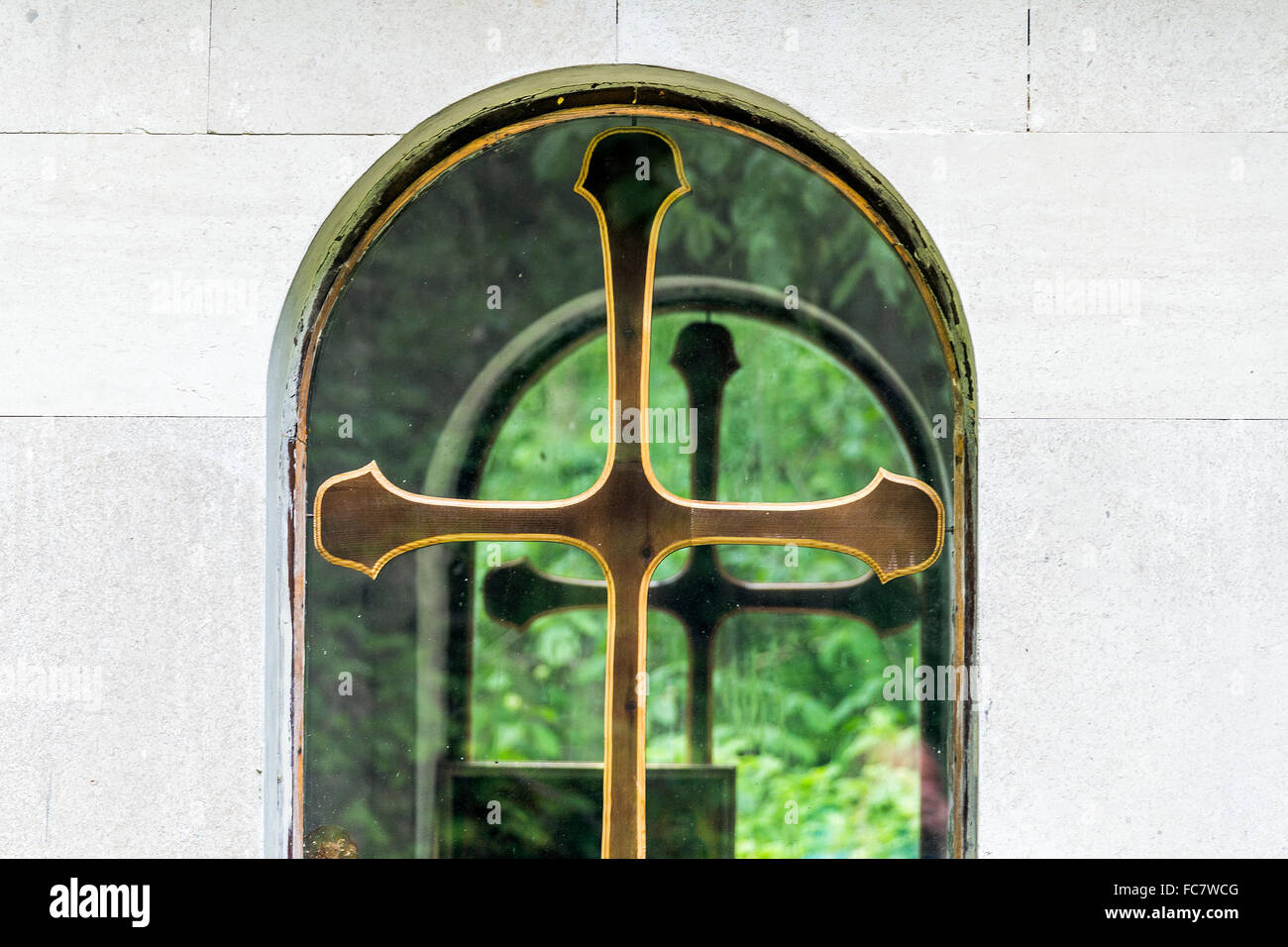 single church window Stock Photo - Alamy