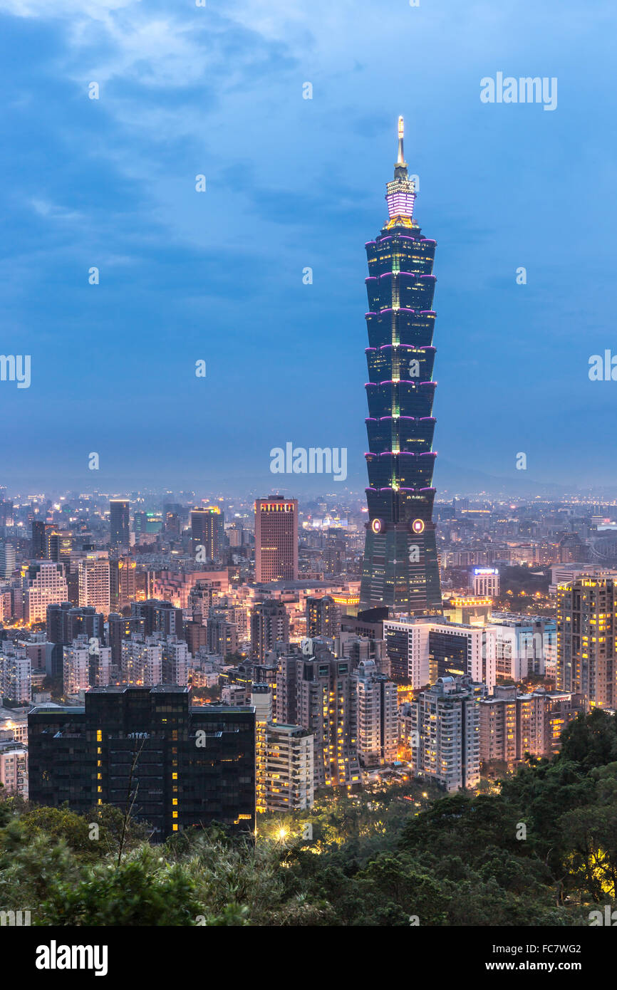Taipei financial district and skyline hi-res stock photography and ...