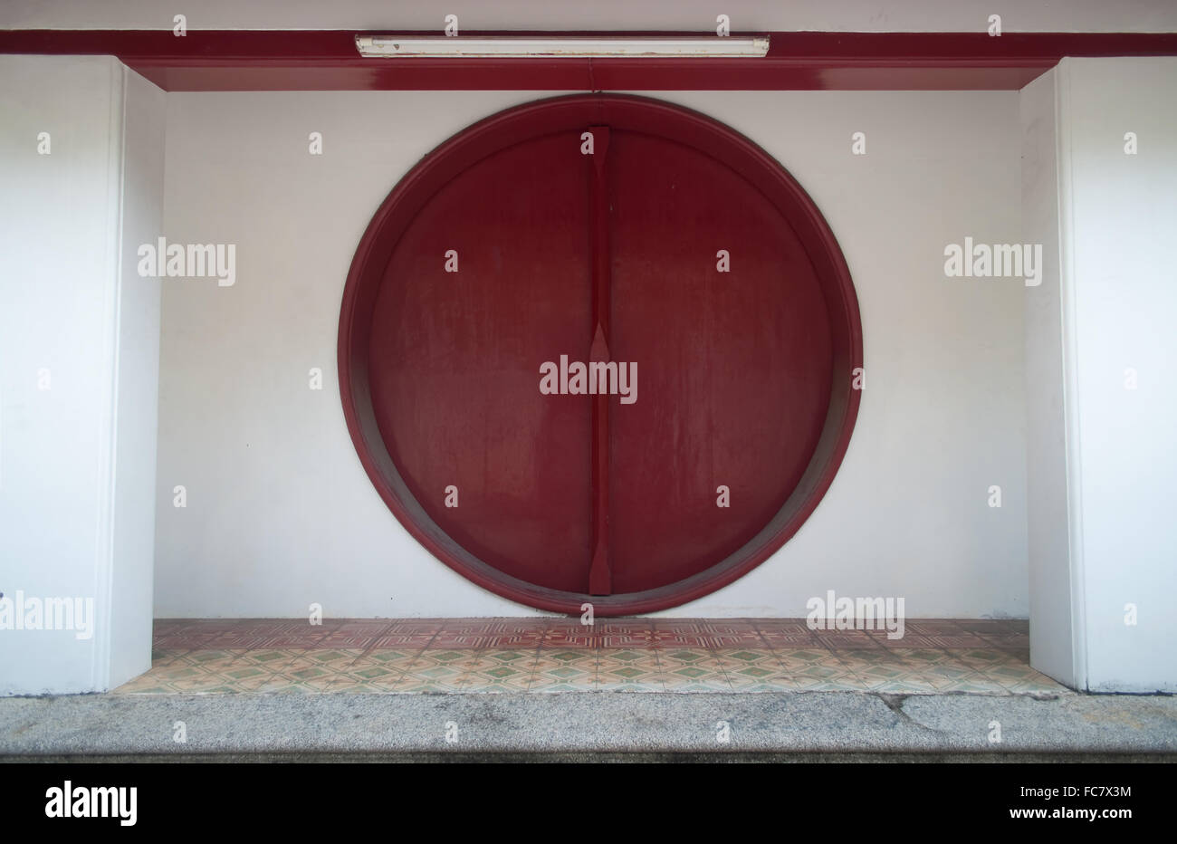 Traditional chinese door design door hi-res stock photography and ...
