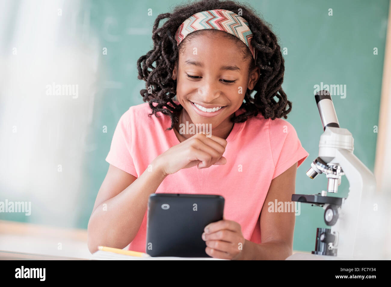 Young black child in science lab hi-res stock photography and images ...