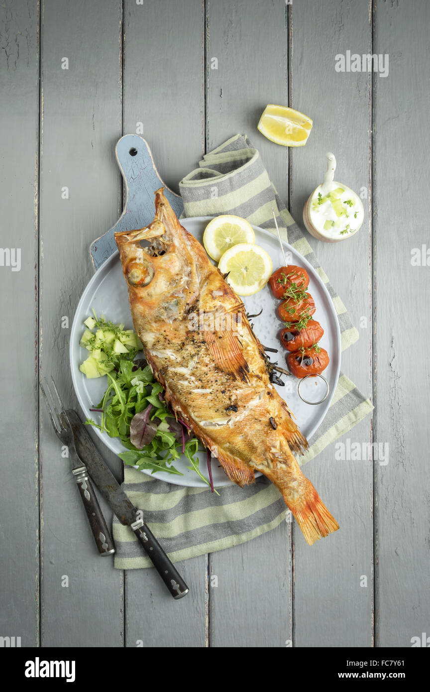 Barbecue Rose Fish Stock Photo - Alamy