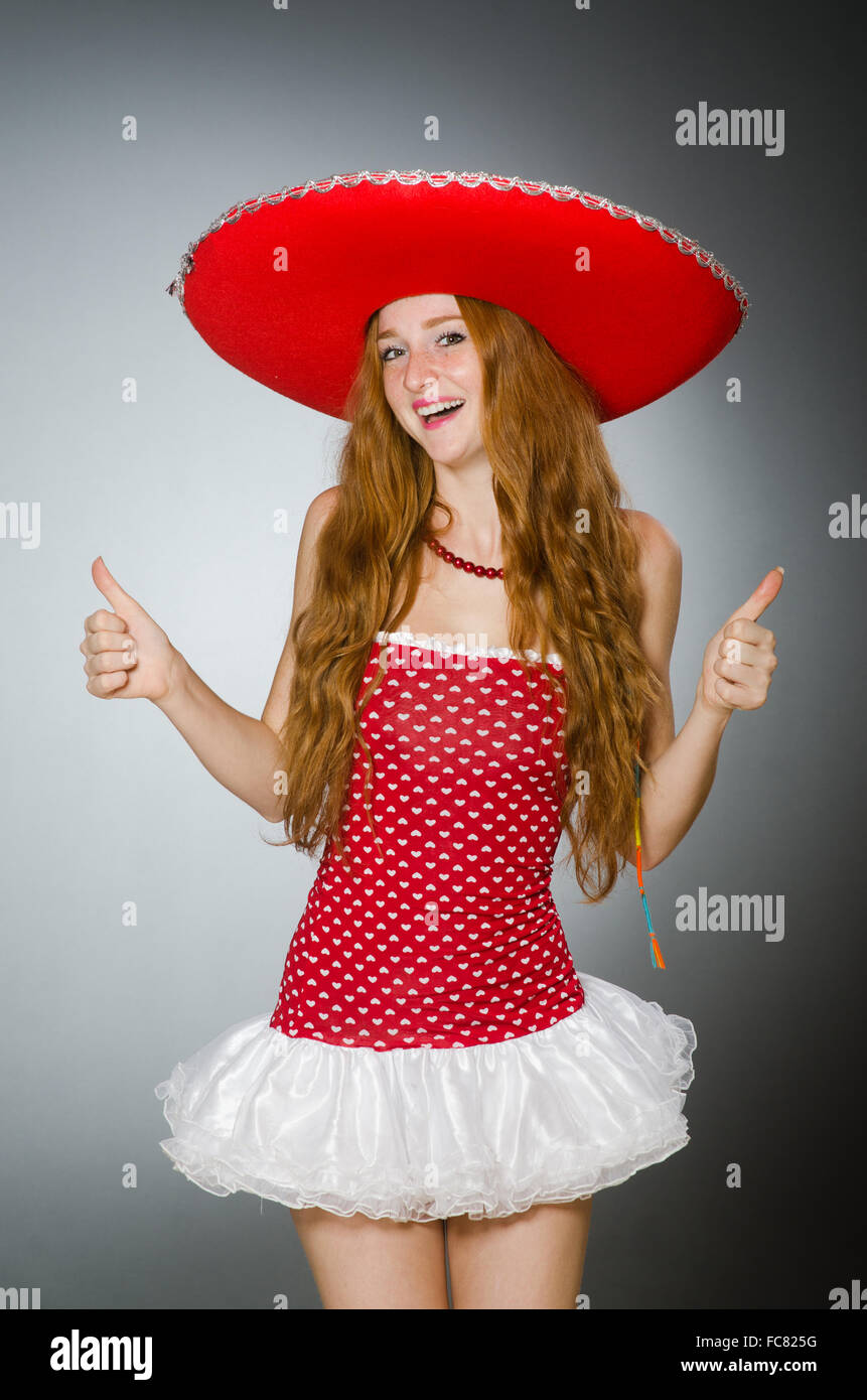 Mexican woman wearing sombrero hat Stock Photo - Alamy