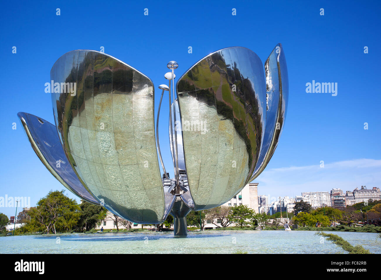 Floralis Genérica. Plaza de las Naciones Unidas, Buenos Aires ...