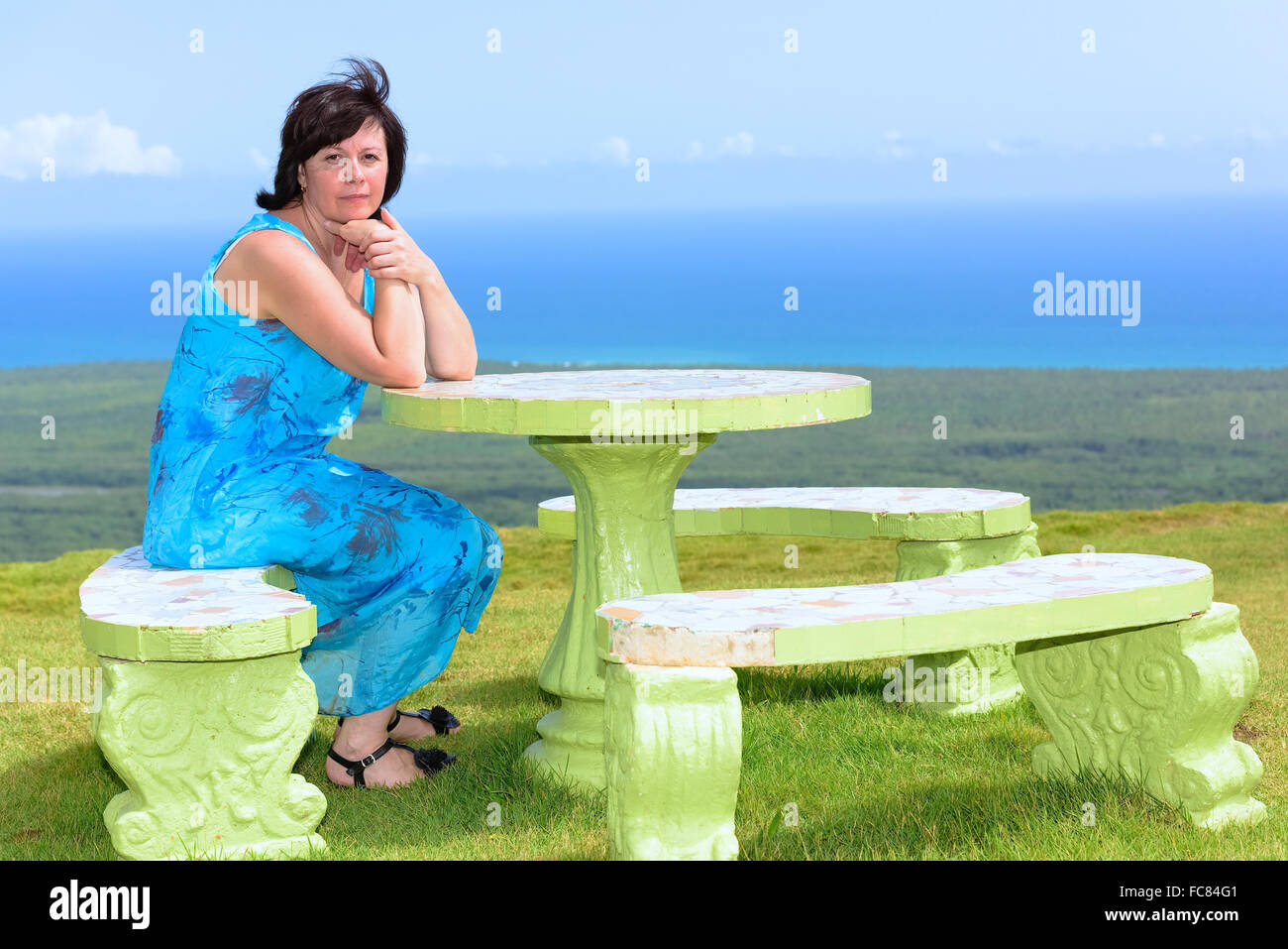 One woman sitting table hi-res stock photography and images - Alamy