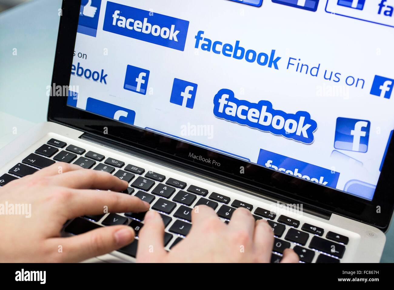 Facebook Logos High Resolution Stock Photography and Images - Alamy