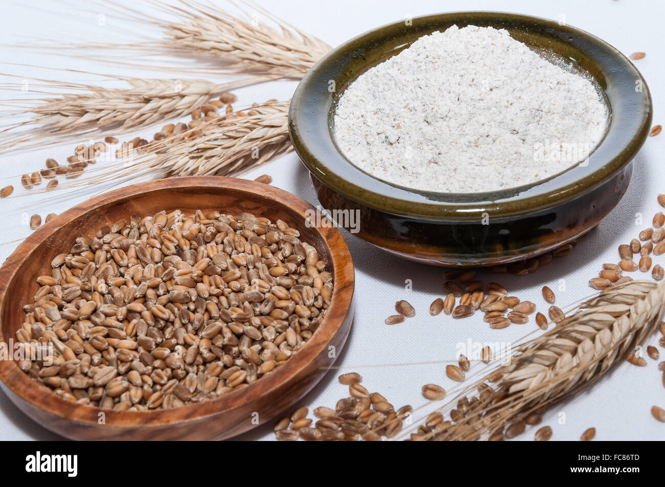 Flour grains hi-res stock photography and images - Alamy