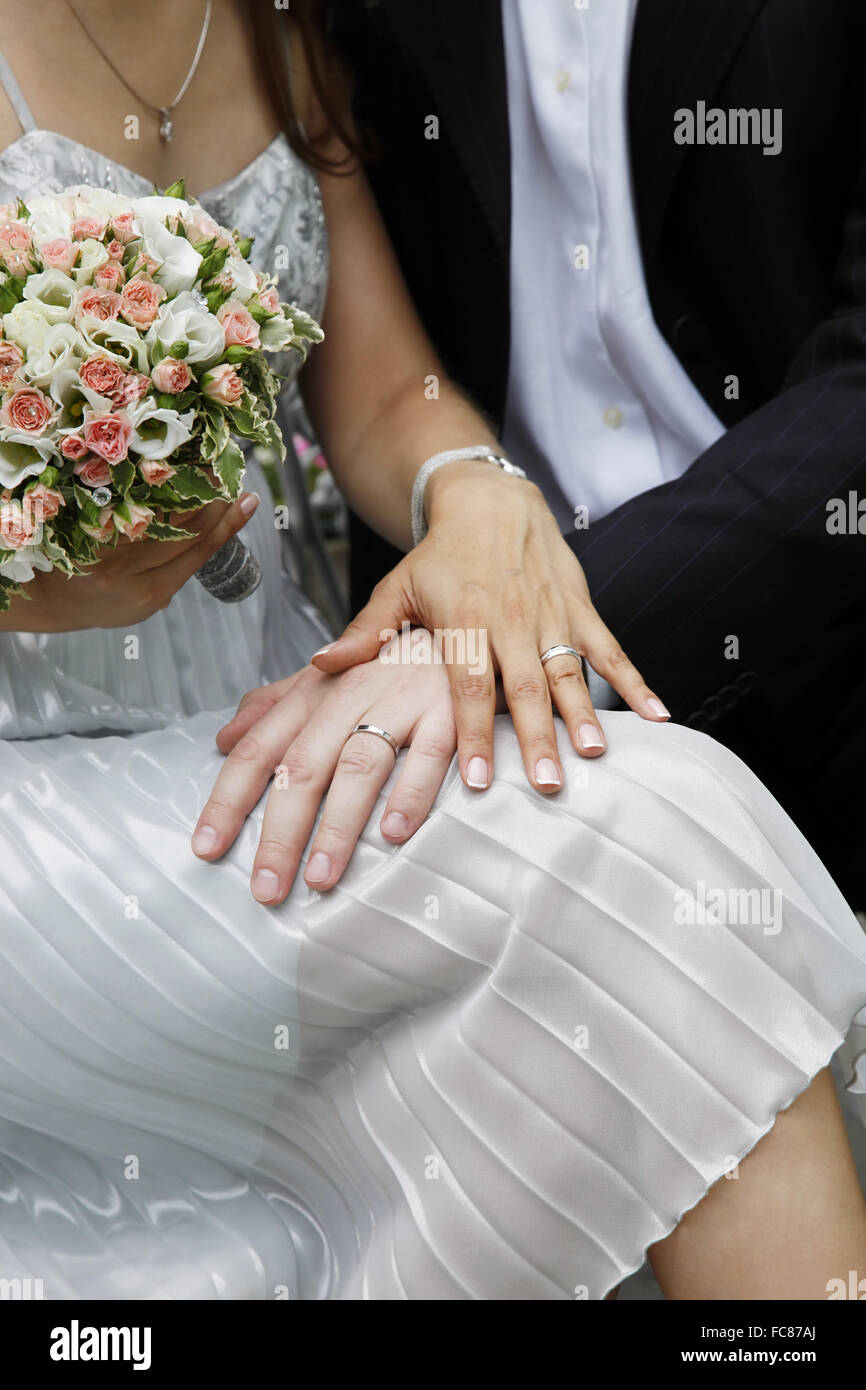 Husband wife putting wedding rings hi-res stock photography and images ...