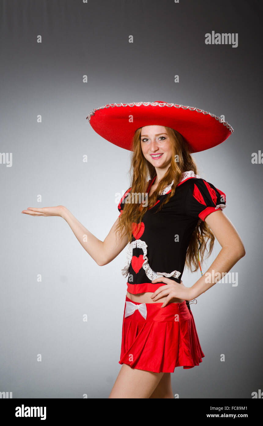 Mexican woman wearing sombrero hat Stock Photo - Alamy