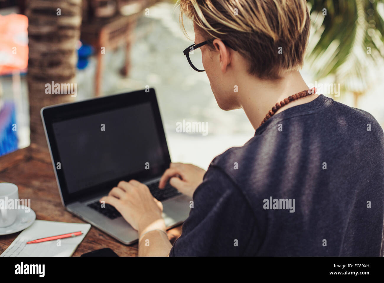 Laptop beach hi-res stock photography and images - Alamy