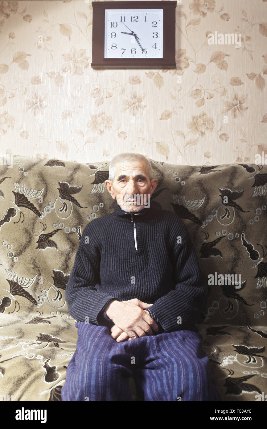 Under the clock hi-res stock photography and images - Alamy