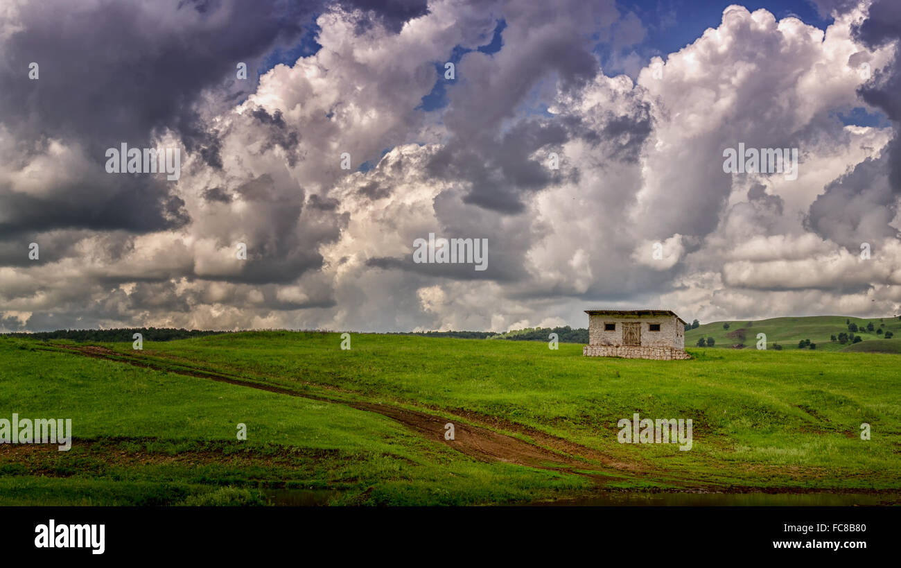 Single rain cloud hi-res stock photography and images - Alamy