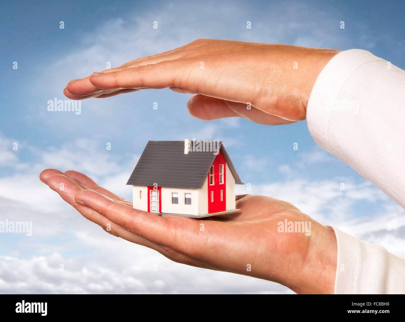 Tragen hand hi-res stock photography and images - Alamy