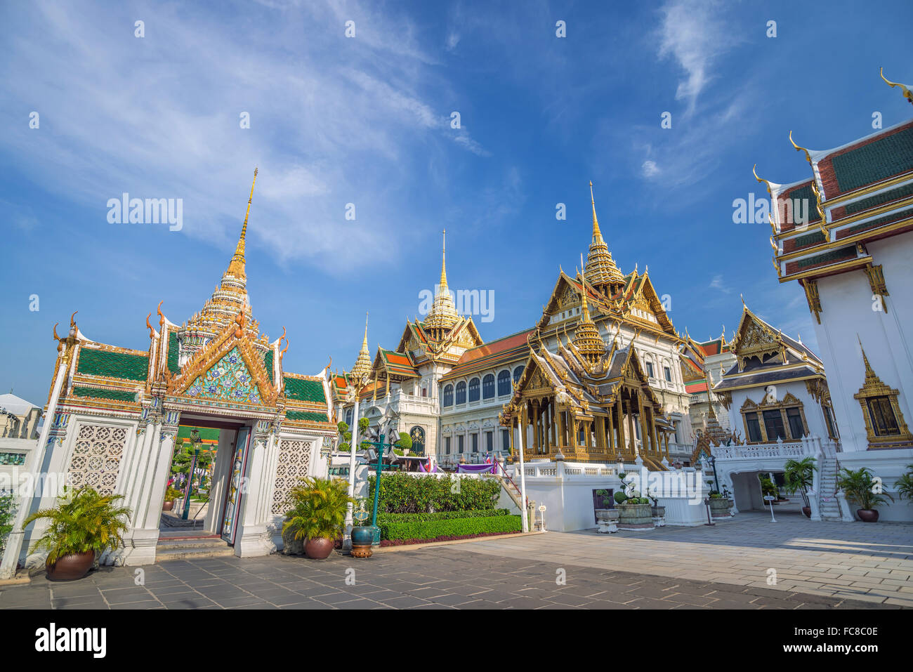 Bangkok grand palace hi-res stock photography and images - Alamy